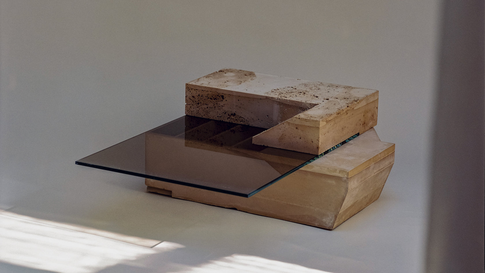 Llave AB table | Turbina Studio | High-Quality Contemporary Design – TRNK