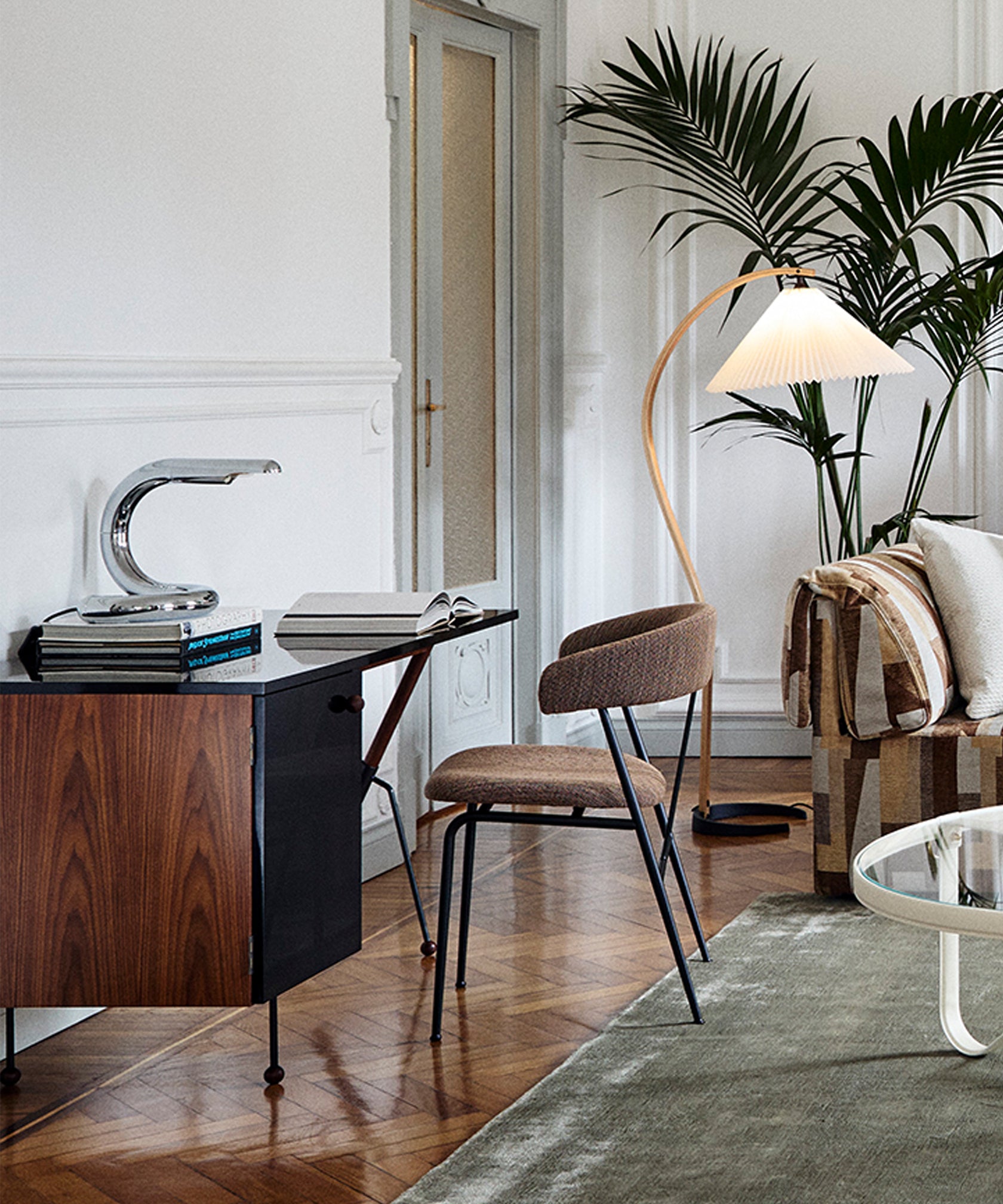 Aspide Table Lamp by Gubi | TRNK