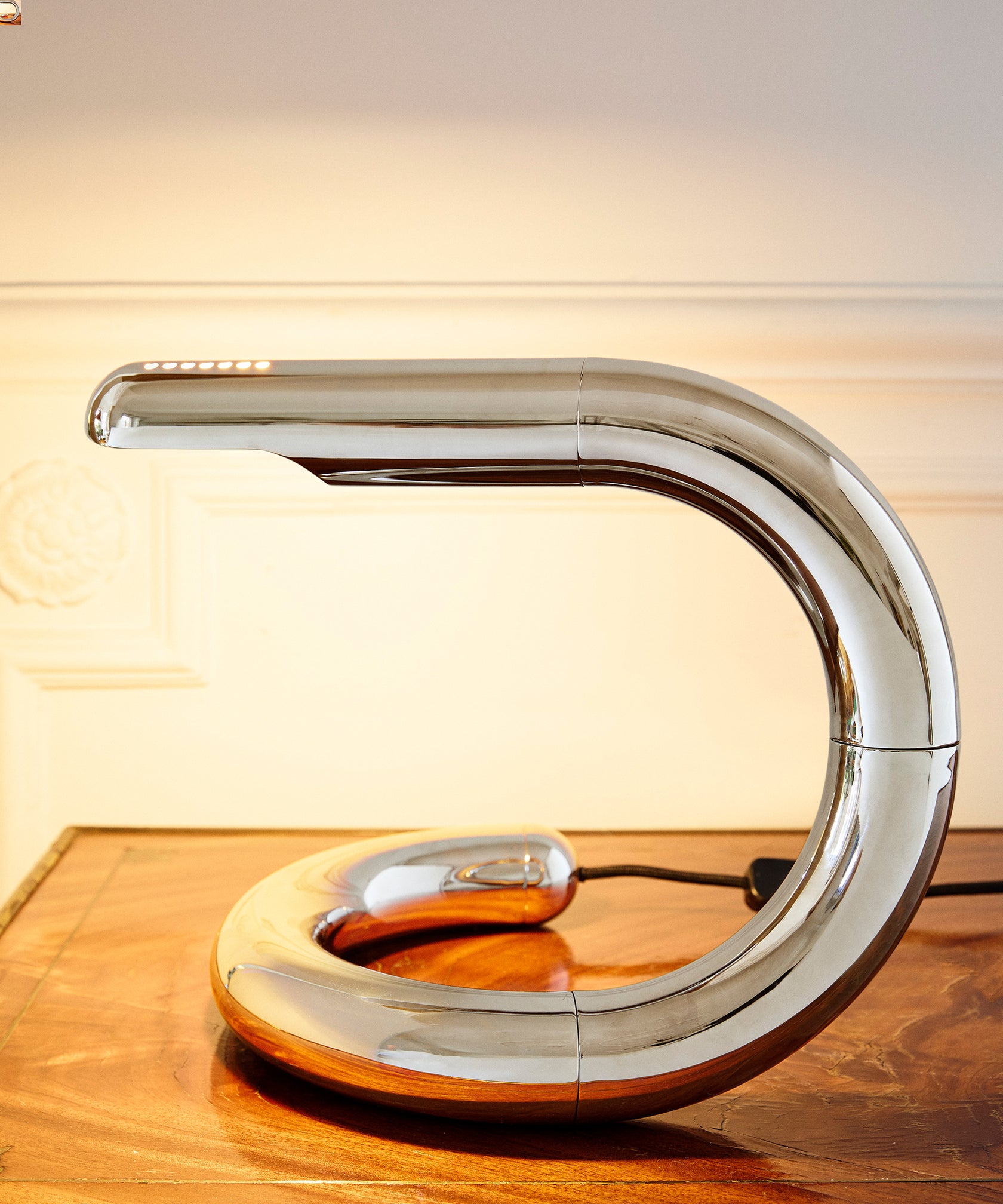 Aspide Table Lamp by Gubi | TRNK