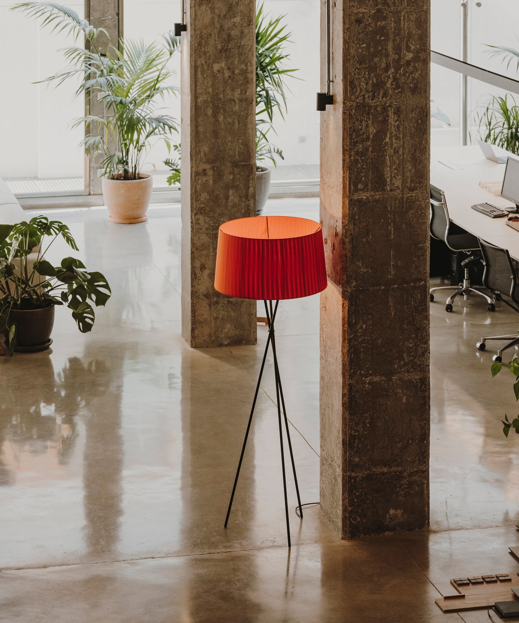 Tripode G5 Floor Lamp | Modern Lighting by Santa & Cole – TRNK