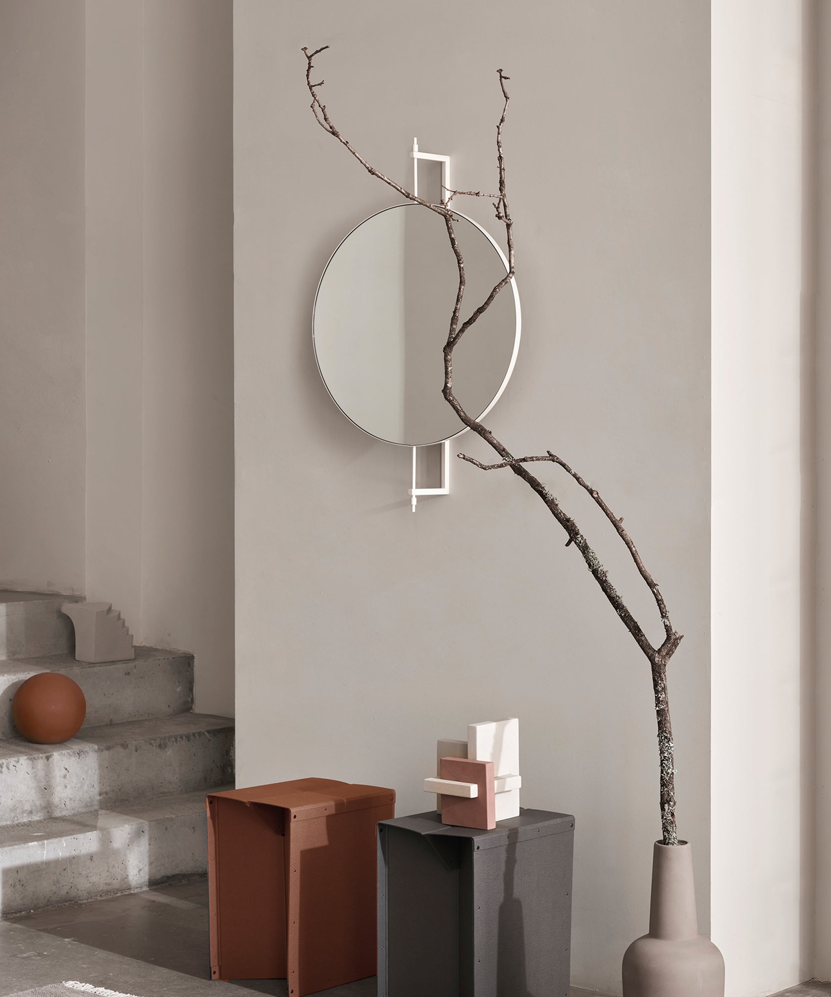 Full-Size Rotating Mirror ft. Scandinavian Design – TRNK
